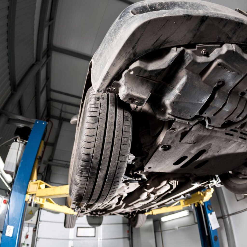 A Complete Guide to Choosing the Right Car Lift for Your Garage