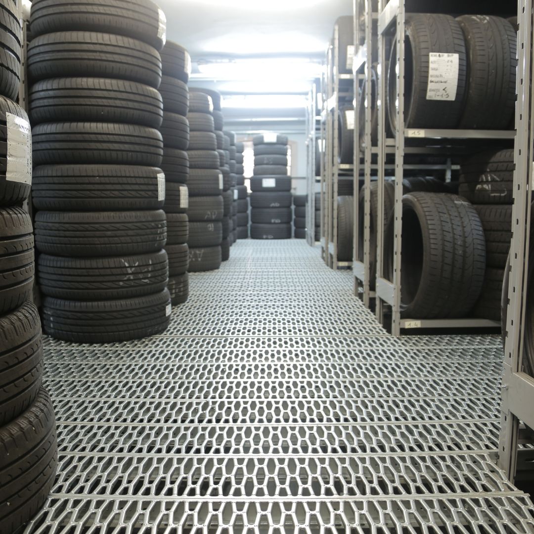 What to Look for in a High-Quality Tire Changer - Eagle Equipment