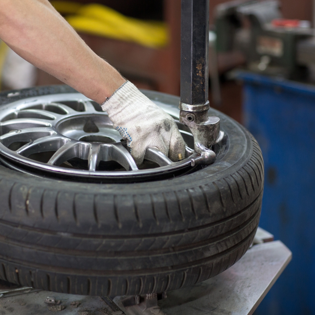Tire Changer Mechanics & Usage Guide | Eagle Equipment